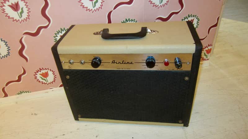 Airline 62-9022A Small Combo Amp 1960s - White and Black | Reverb