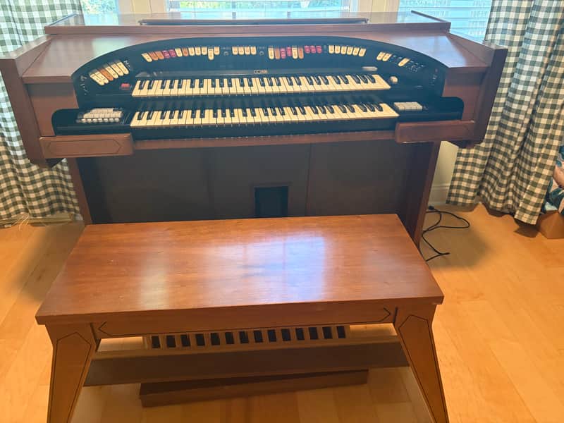 Conn Organ w/ Built-in Speakers, 25-Note Pedalboard and | Reverb