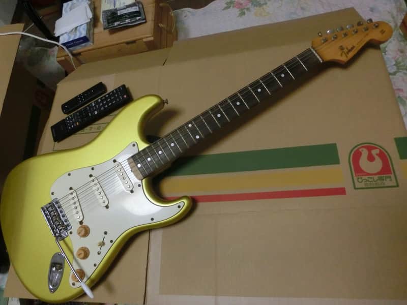 1981' springy sound ST65 Gold Sparkle stratocaster | Reverb Czechia