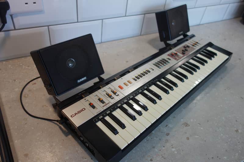 Casio MT400V synth (Japan/1984) with speakers. | Reverb