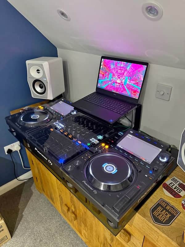 CDJ-3000 x 2, DJM-900NXS2, Decksavers, Flight Cases, Neo | Reverb