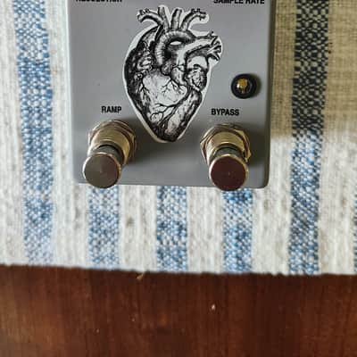 AC Noises AMA v.2 Reverb w/ Oscillator + Bit Crusher | Reverb