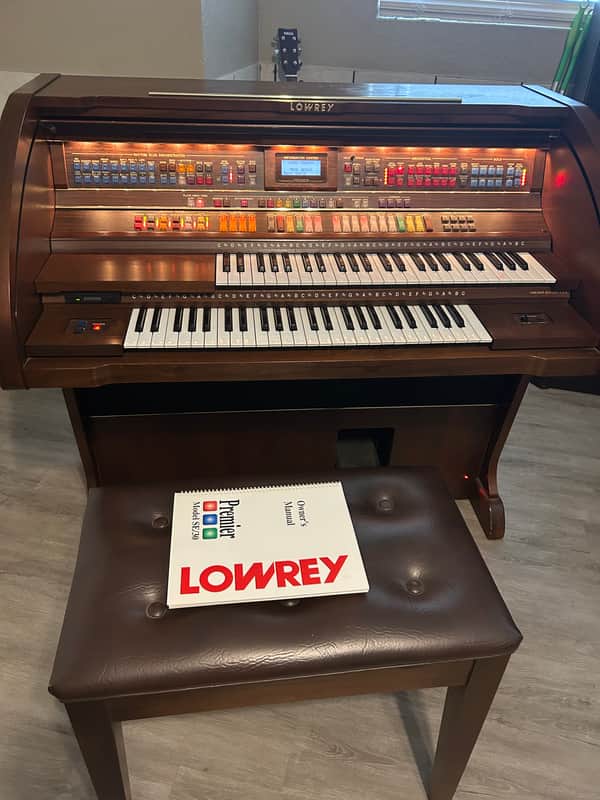 Lowrey SE/30 2002 - Luxury Organ | Reverb