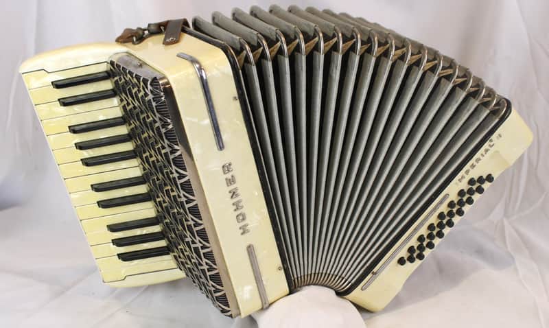 7413 - Cream Hohner Imperial II Piano Accordion MM 25 24 | Reverb
