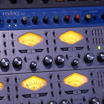 Universal Audio 4-710d 4-Channel Microphone Preamp 2010 - | Reverb