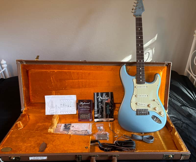 Fender 2005 FSR American Deluxe '62 Stratocaster Reissue Ice | Reverb