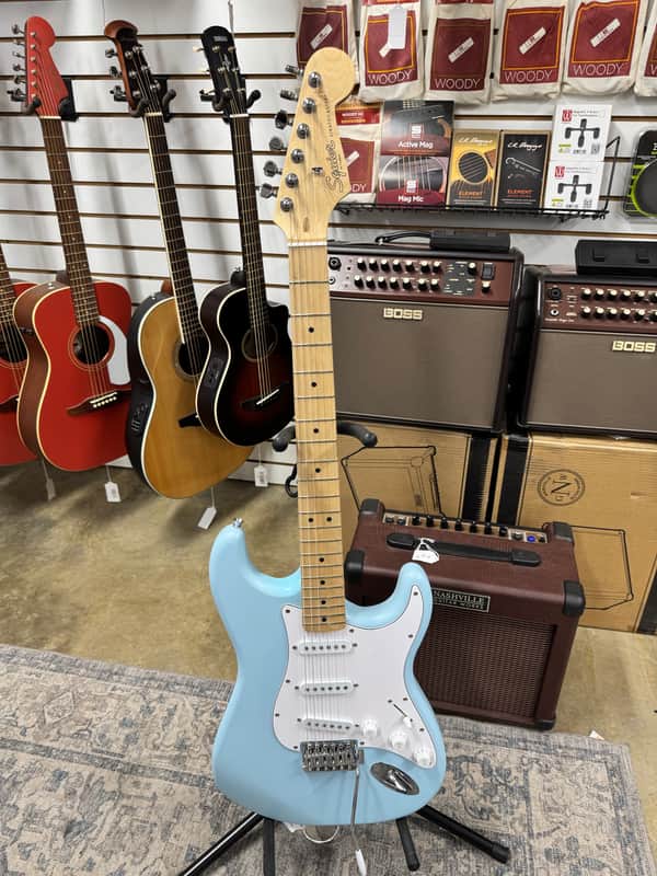 Squier Debut Series Stratocaster - Daphne Blue | Reverb