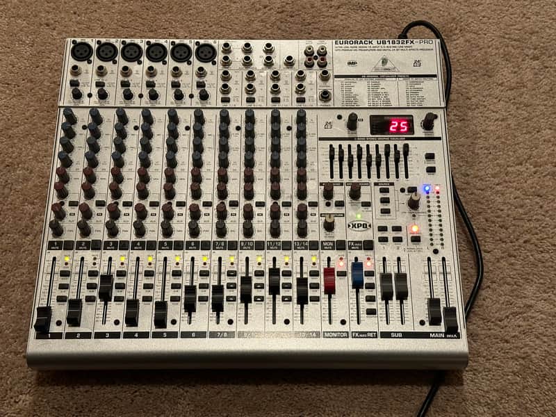 Behringer Eurorack UB1832FX-Pro 18-Input 3/2-Bus Mic / Line | Reverb