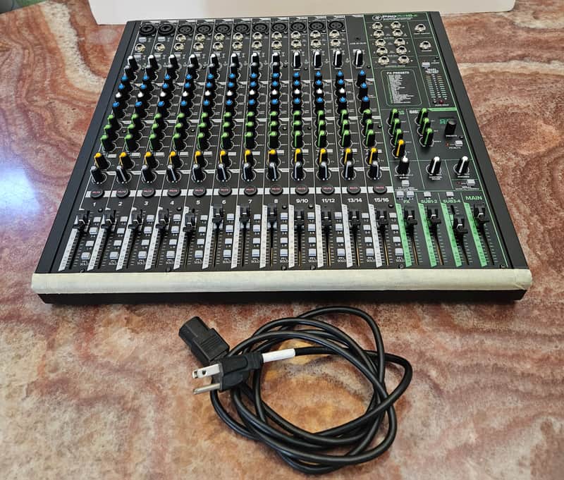Mackie ProFX16v3 16-Channel Effects Mixer 2020 - Present - | Reverb