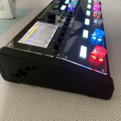 Fractal Audio FM9 Turbo Multi-Effects Processor + Screen | Reverb