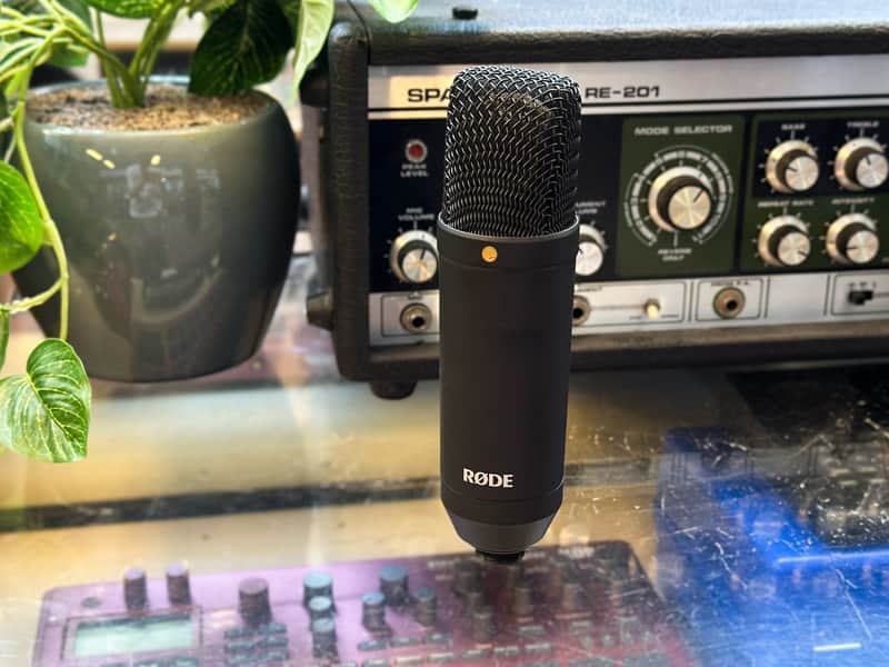 Rode NT-1 w/ Shock Mount and Pop Shield | Reverb Canada