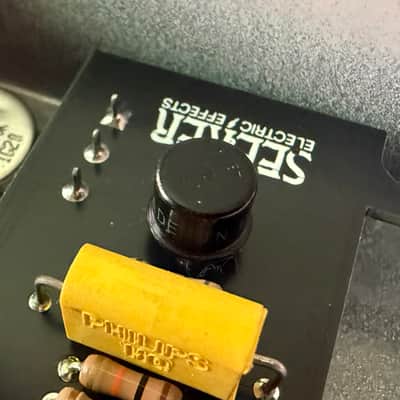 Seeker Electric Effects Descry 2022 - Gold Hammered | Reverb