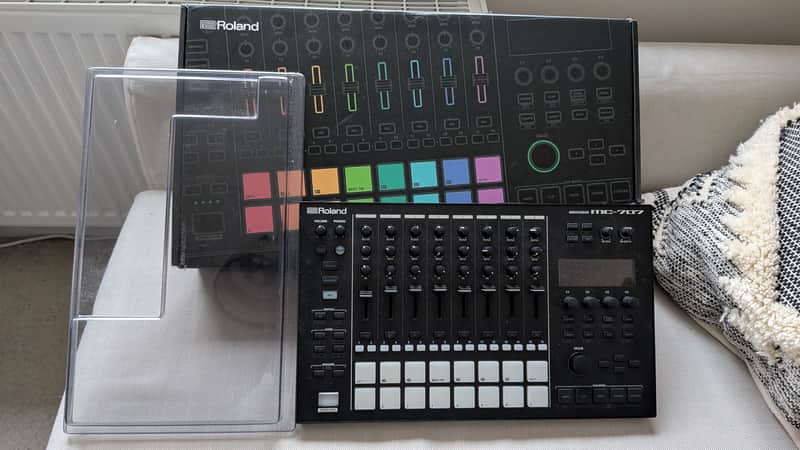 Roland MC-707 Groovebox 2019 - Present - Black | Reverb Greece