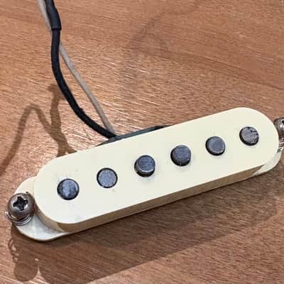 1973 Fender Stratocaster Pickup – Gray Bottom, Staggered Pole | Reverb