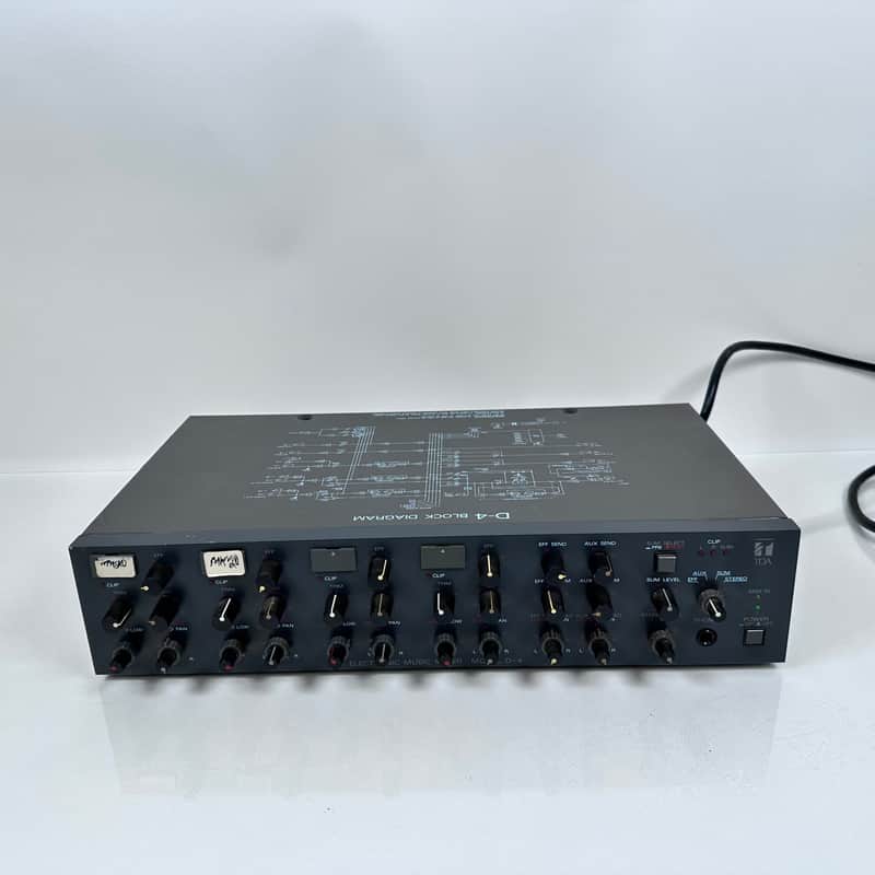 TOA D-4 Channel Electronic Music Mixer Preamplifier Equalizer | Reverb