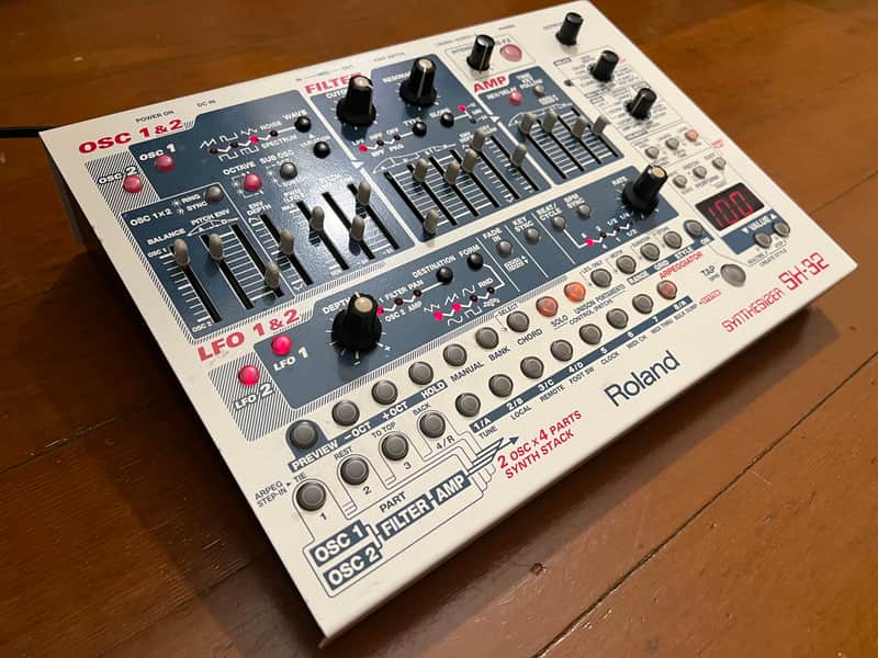 Roland SH-32 Desktop Synthesizer Module 2002 - 2004 - White | Reverb