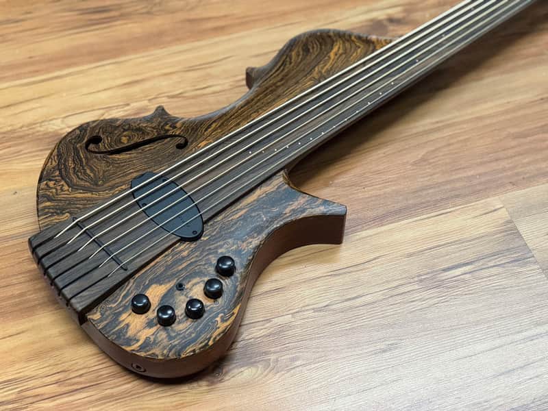Stradi Symphony The Dorado Fretless 6 string | Reverb