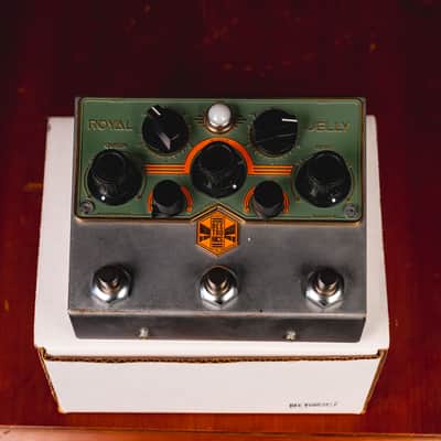 Beetronics Royal Jelly Overdrive/Fuzz Effect Pedal w/ Box - | Reverb