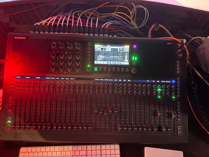 Allen & Heath QU-7 2025 - Black w/Deep Processing Pack | Reverb
