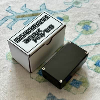IdiotBox Effects Dark Waves Echo Chorus 2010s - Graphic | Reverb