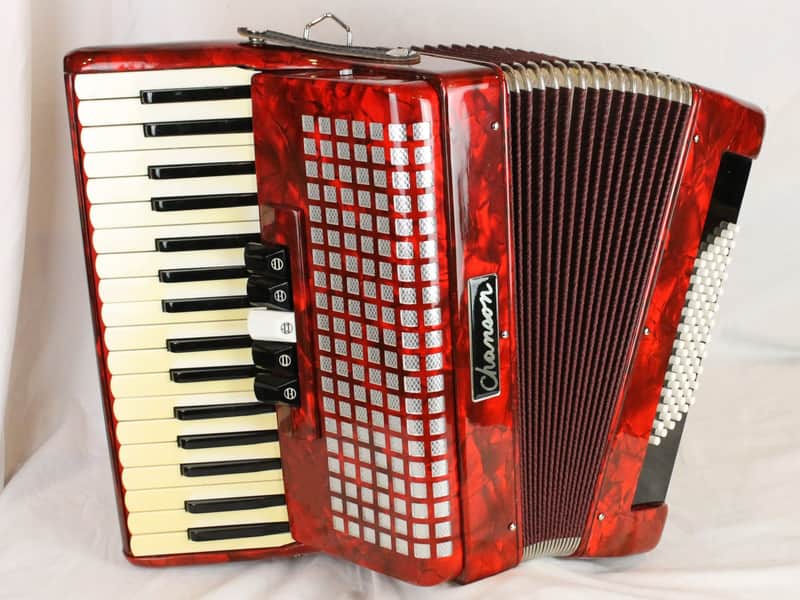 7913 - Red Pearl Chanson Piano Accordion LMM 34 72 | Reverb