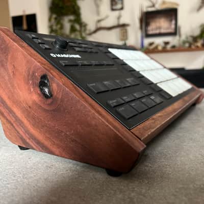Walnut stand for Maschine Mikro MKIII | Reverb Hungary
