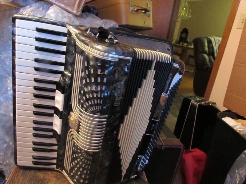 Accordion, ,120 bass,3/5 reeds"LMH,18"KB,7 treble,3 bass | Reverb