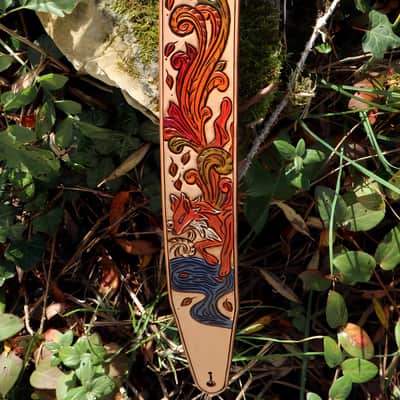 Sam's Straps A fox in autumn 2025 | Reverb Greece