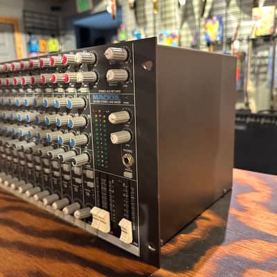 Mackie LM-3204 16-Channel Stereo Line Mixer 1997 - 2002 - | Reverb