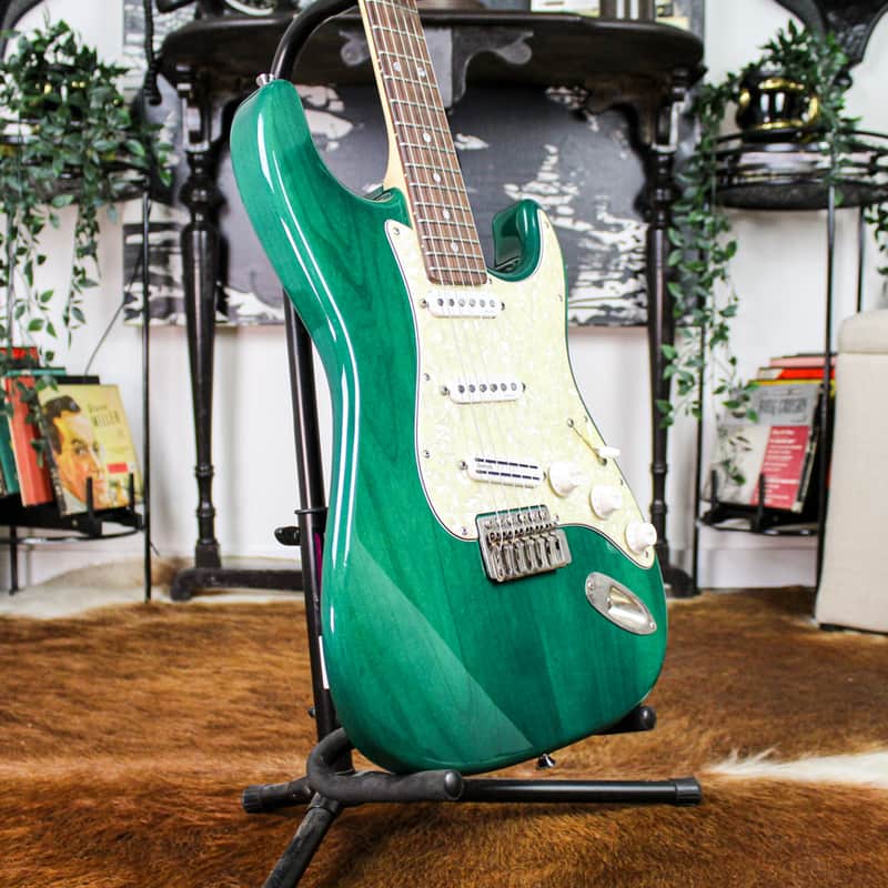 Preowned 1996 Hamer USA Daytona Electric Guitar - Emerald | Reverb