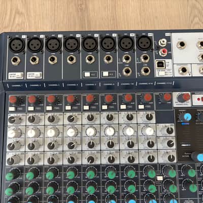 Soundcraft Signature 12 Compact Analog Mixer (INCLUDES GATOR | Reverb