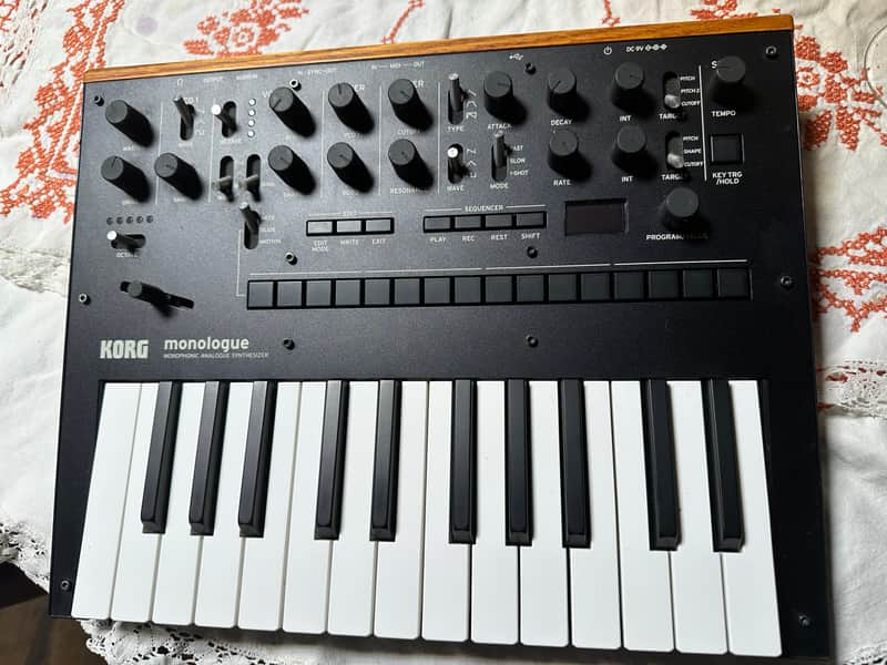 Korg Monologue Monophonic Analog Synthesizer - Black | Reverb