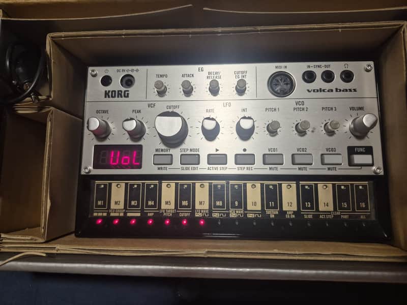 Korg Volca Bass Analog Bass Sequencer/Synthesizer | Reverb Canada