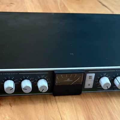 Smart Research C2 Stereo/Dual-Mono Compressor 2023 - Gray | Reverb