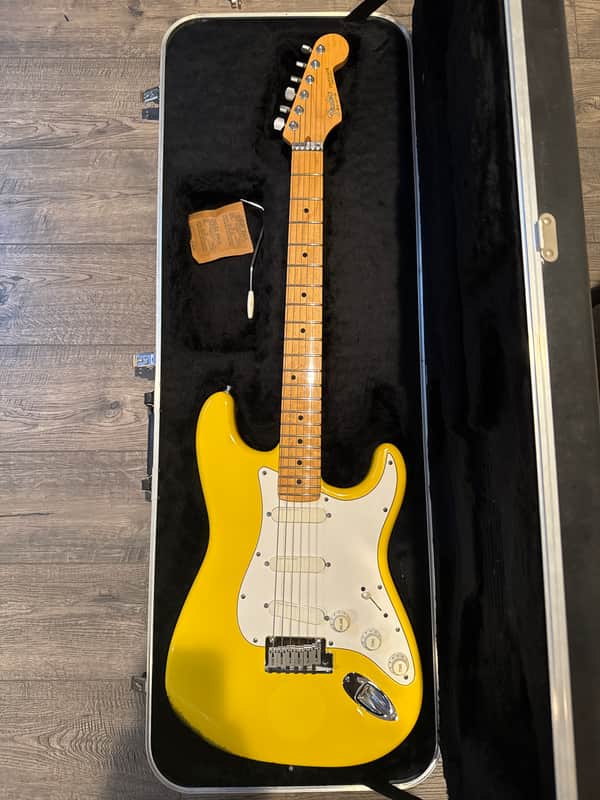 Fender Strat Plus with Maple Fretboard 1984 - 1988 - Graffiti | Reverb