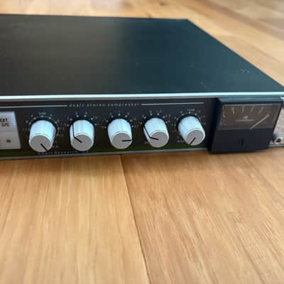 Smart Research C2 Stereo/Dual-Mono Compressor 2023 - Gray | Reverb