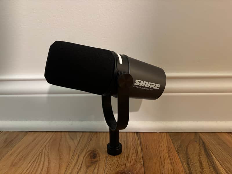 Shure MV7i USB-C Microphone and Audio Interface | Reverb