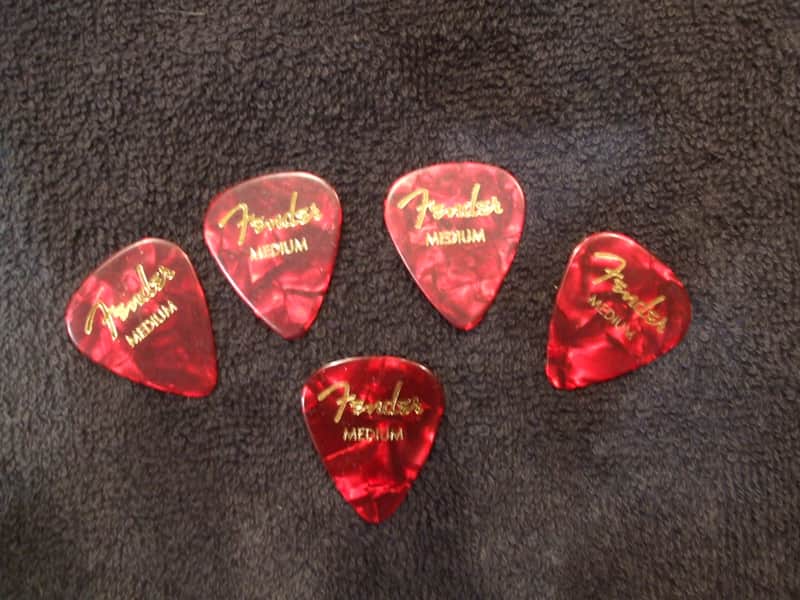 Fender 351 Shape Celluloid Premium Guitar Picks Medium RED | Reverb