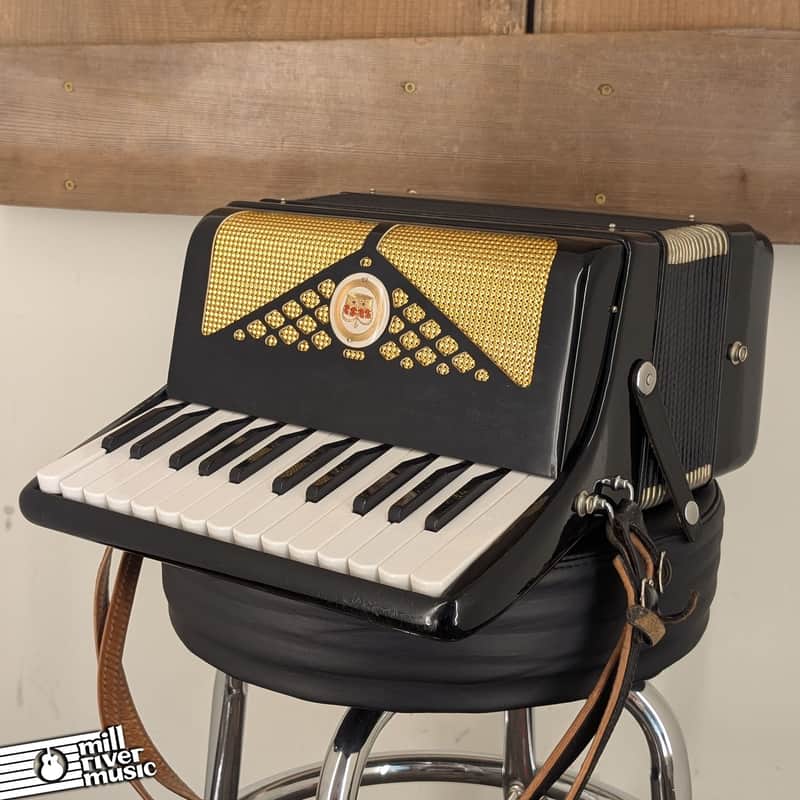 Artisan Royal Accordion, Black, 25/12, Hardshell Case - Used | Reverb