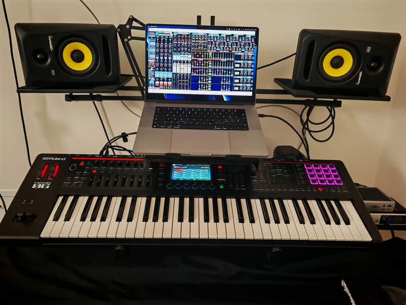 Roland FANTOM-06 61-Key Workstation Keyboard 2022 - | Reverb Hungary
