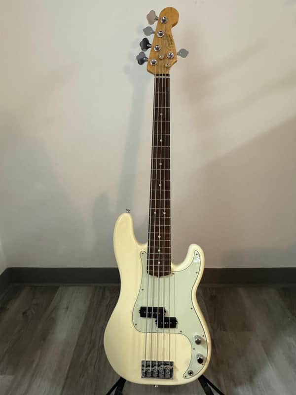 Fender 5 string P-bass - Olympic white nitrocellulose | Reverb
