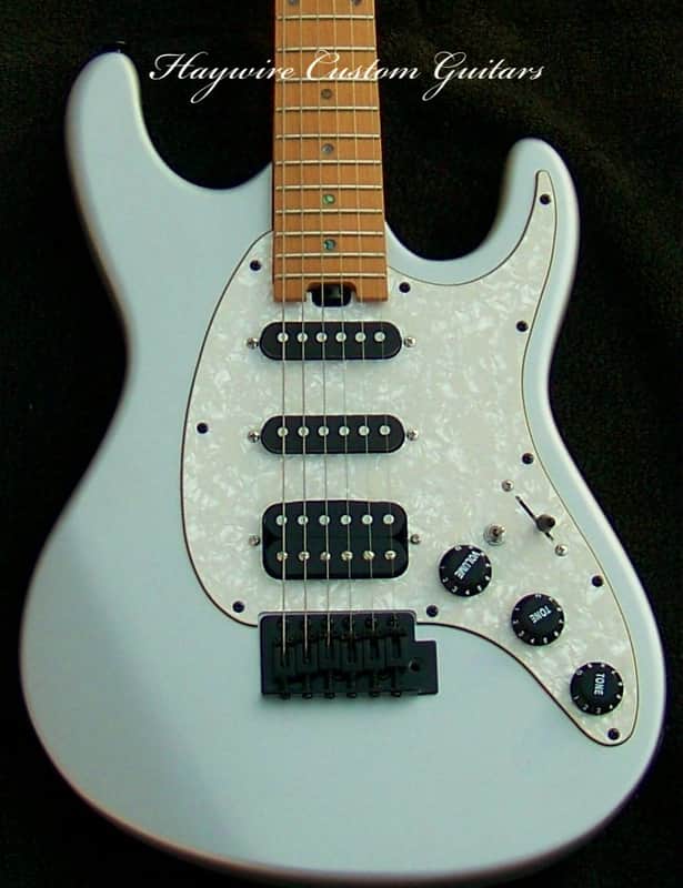 Silver Strat+ Pearl Guard+ 25-1/2" Fender Scale 22 | Reverb Czechia