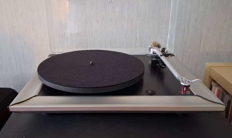REGA P5 2-Speed Belt-Drive Turntable with RB 700 Arm | Reverb Canada