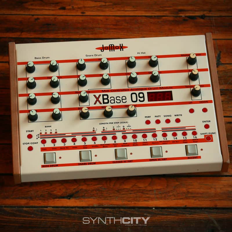 JoMox XBase 09 Analog Drum Machine Synthezier | Reverb