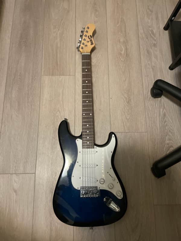 Rogue series strat style electric guitar 2010s - Dark | Reverb Canada