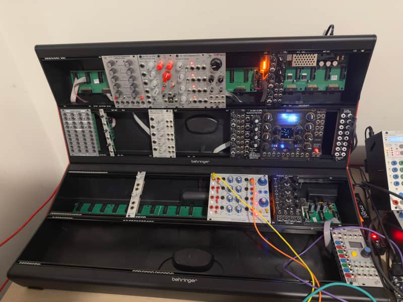Behringer Eurorack go case (560hp) 2023 - Black | Reverb UK