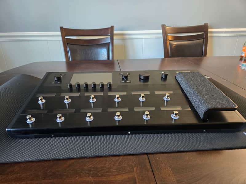 Line 6 Helix Floor with Gator Metal Case | Reverb