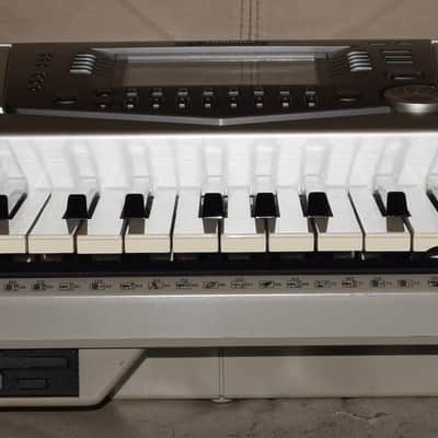 Yamaha PSR-2000 Keyboard Workstation | Reverb Canada