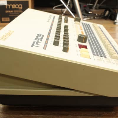 ROLAND TR-909 Rhythm Composer [370778] (06/08) | Reverb