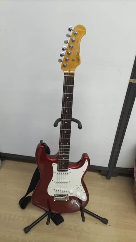 LAID BACK LST-5R Electric Guitar - Versatile & Stylish | Reverb UK
